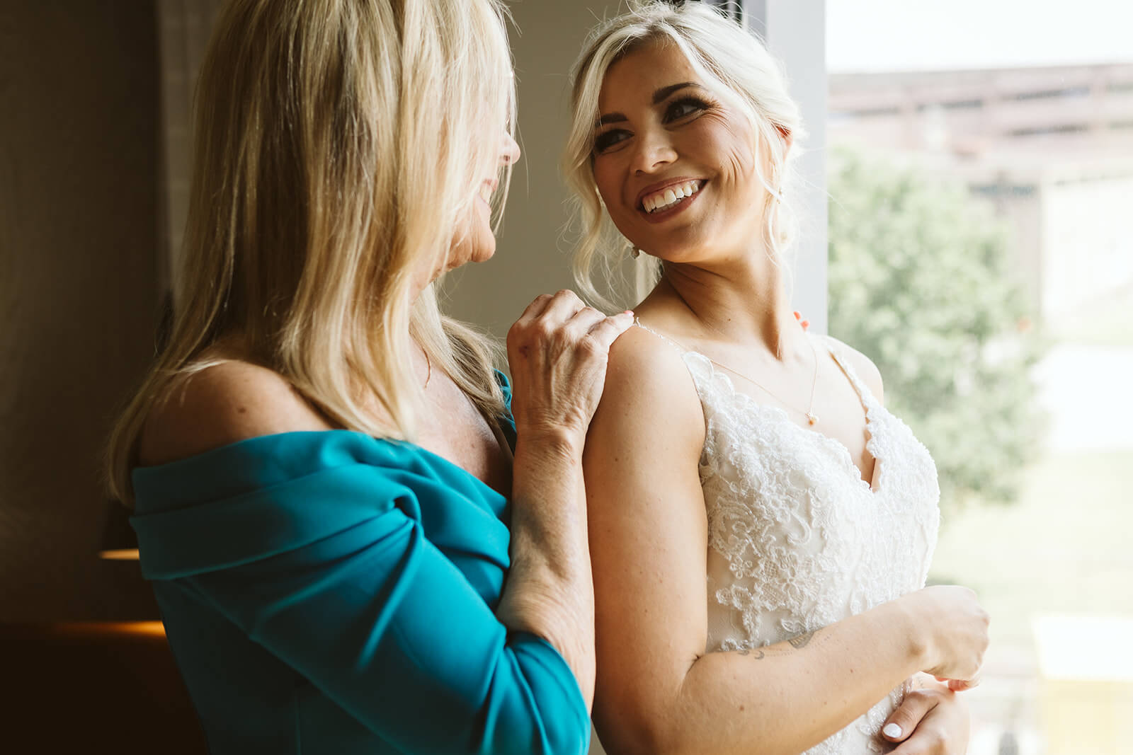 A Fun and Exciting Wedding at the Moxy Chattanooga - OkCrowe Photography